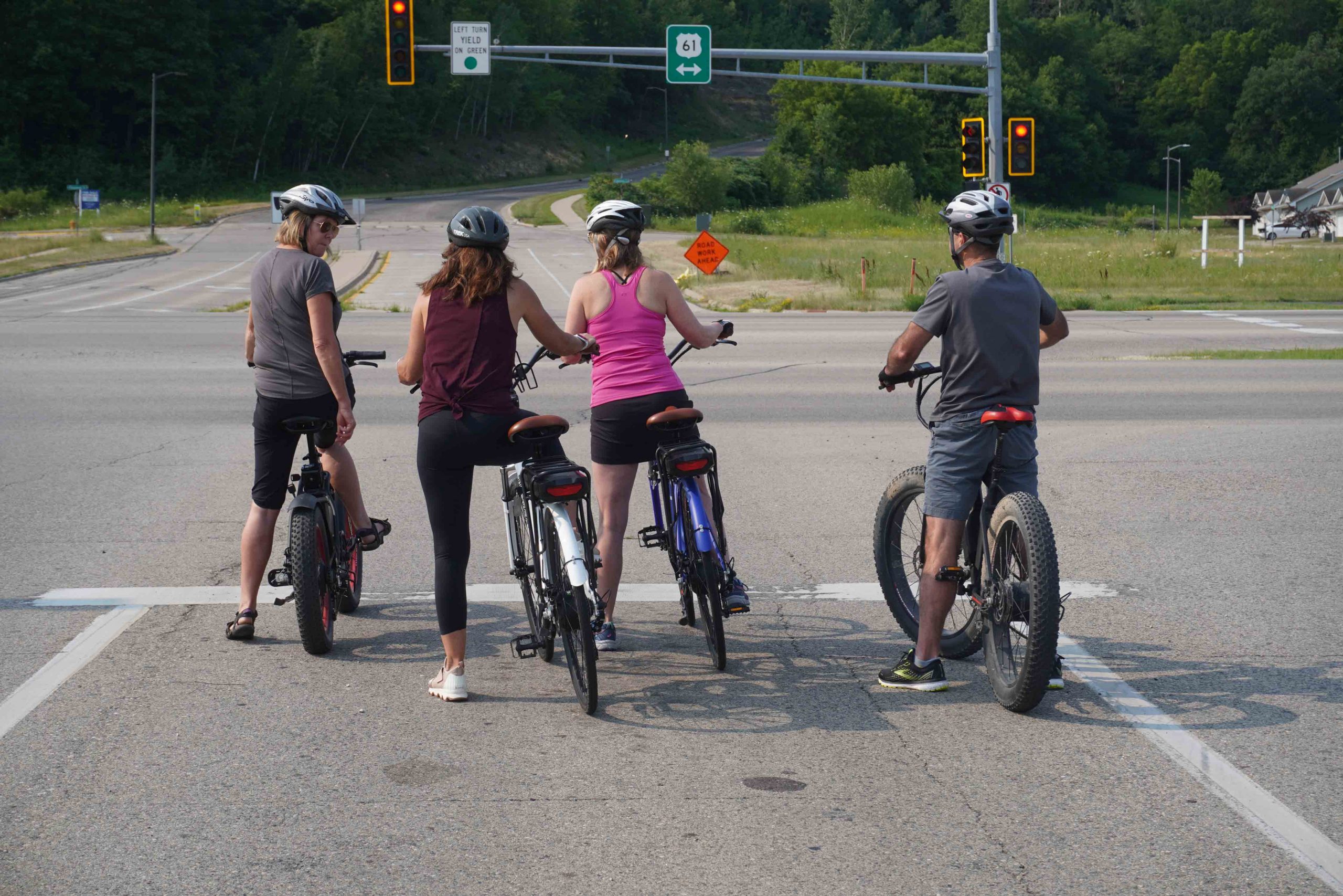Biking Hand Signals Every Biker Should Know - TUOTEG